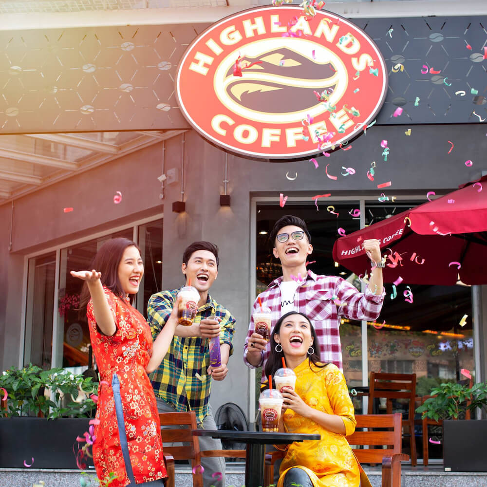 Thương hiệu Highlands Coffee do ai sáng lập? Tổng hợp đồ uống ngon tại Highlands - Vua Nệm